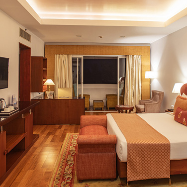 Royal Premier Room | 5-Star Hotel Room in Ashtamudi | The Leela ...
